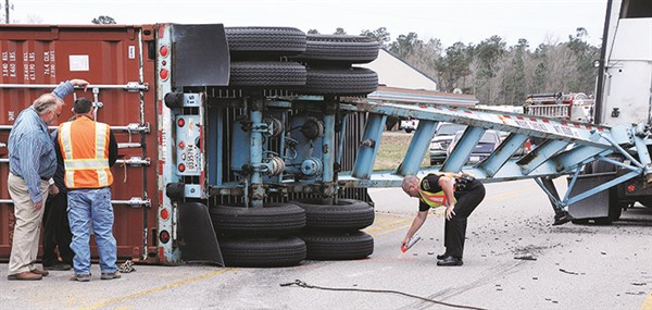 Toppled trailer removed from road – Tabor-Loris Tribune