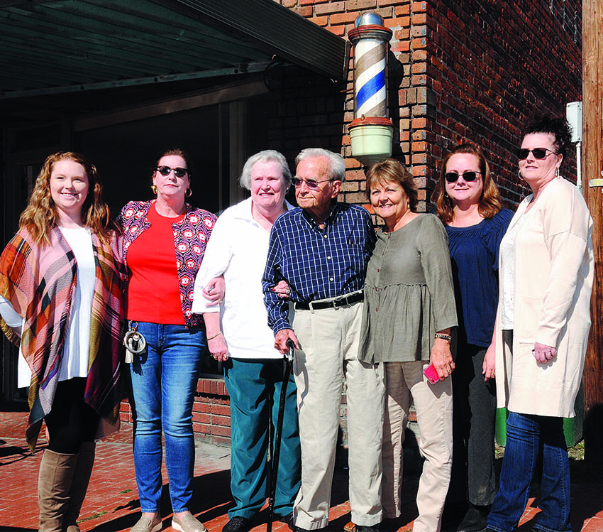 Stewart Watts gives his last haircut – Tabor-Loris Tribune